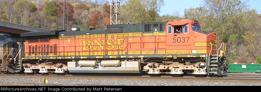 BNSF 5037